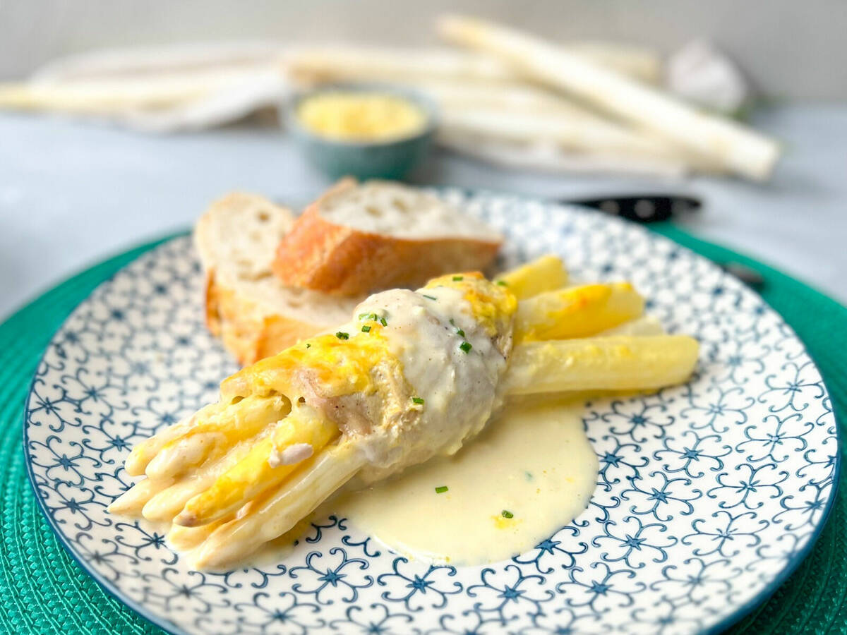 Die 5-Zutaten Schnitzel-Spargel-Röllchen bekommen ein „zu schnell ...